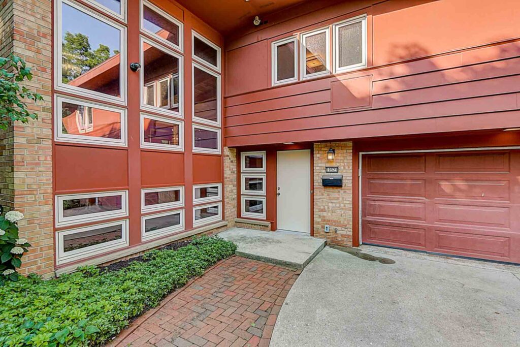 10525 W Vienna Ave | Double Boldt Real Estate