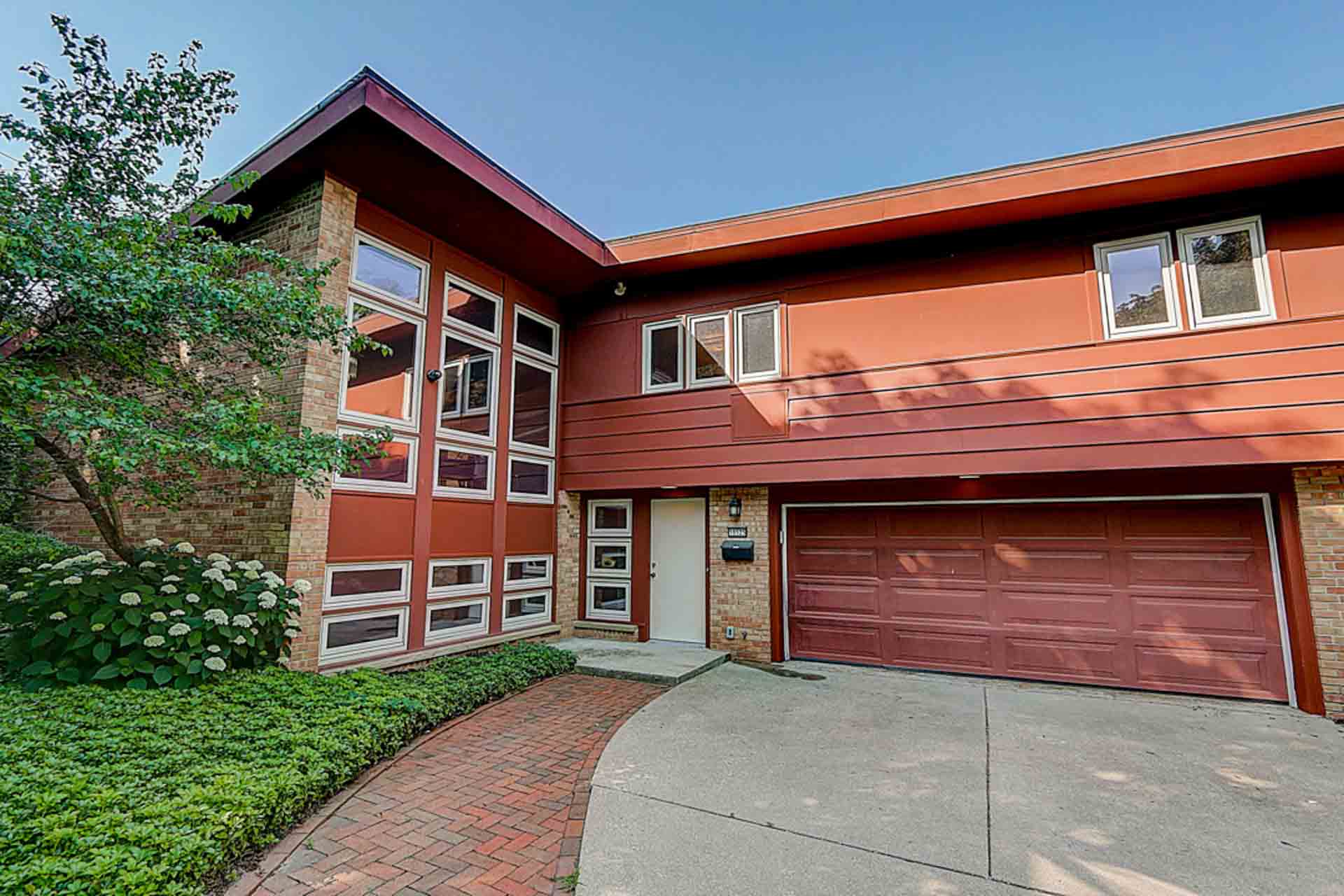 10525 W Vienna Ave | Double Boldt Real Estate