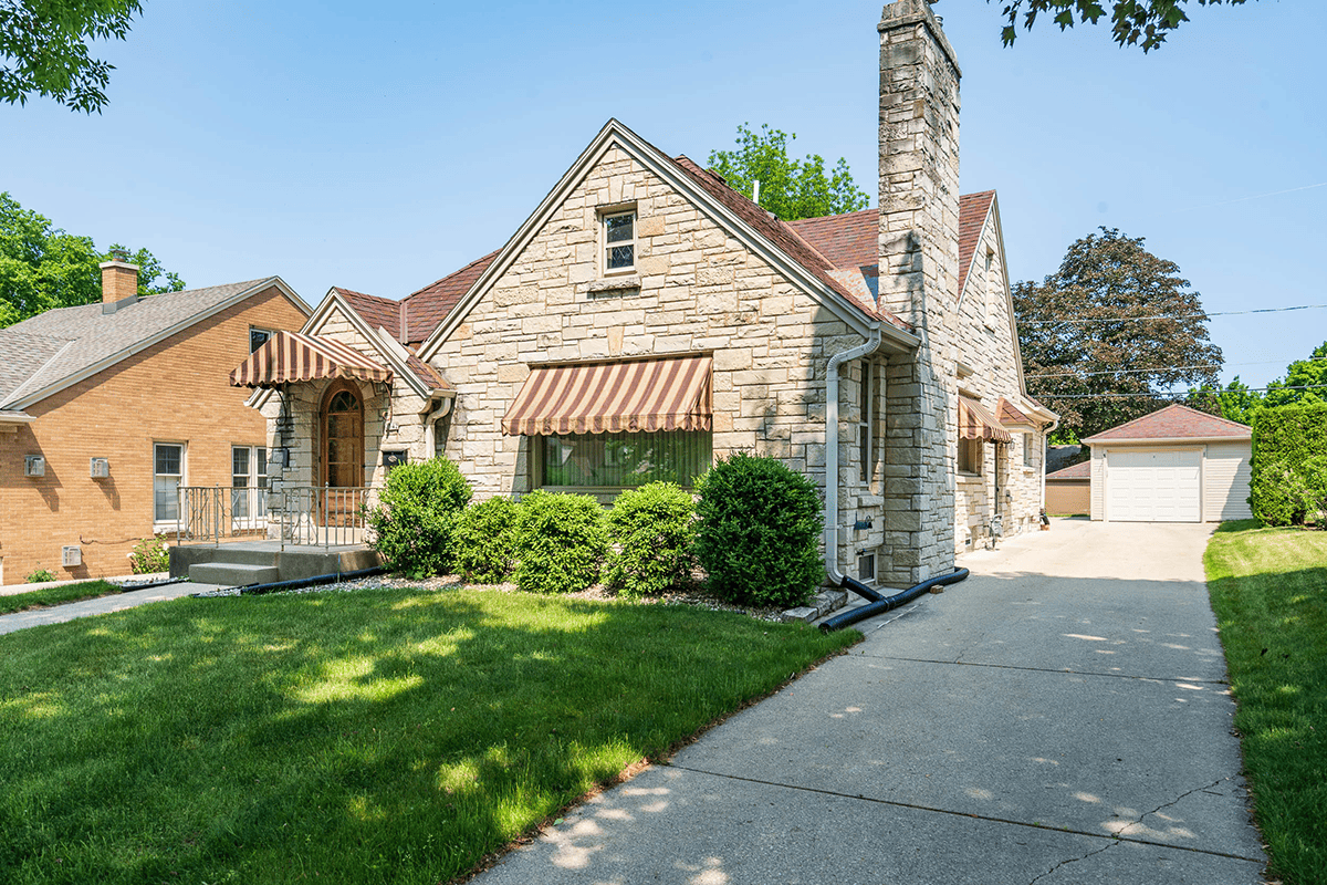 2542 N 96th St | Double Boldt Real Estate